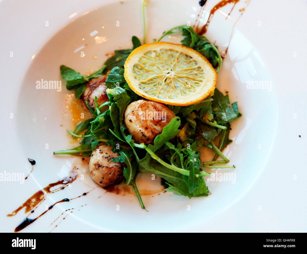 Scallops fine dining hi-res stock photography and images - Alamy