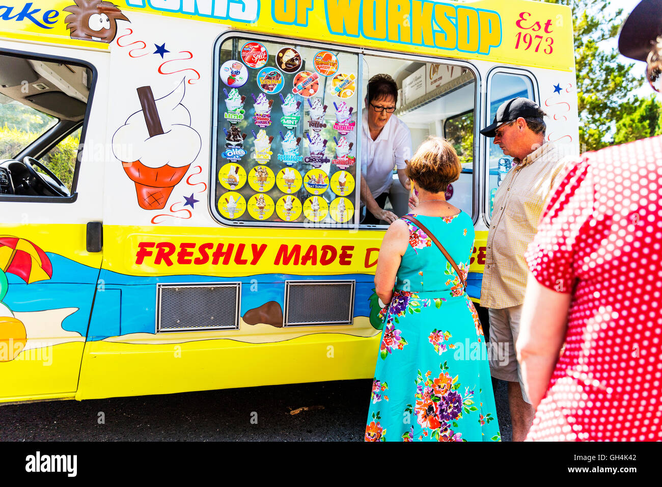 Queue for ice cream uk hi-res stock photography and images - Alamy