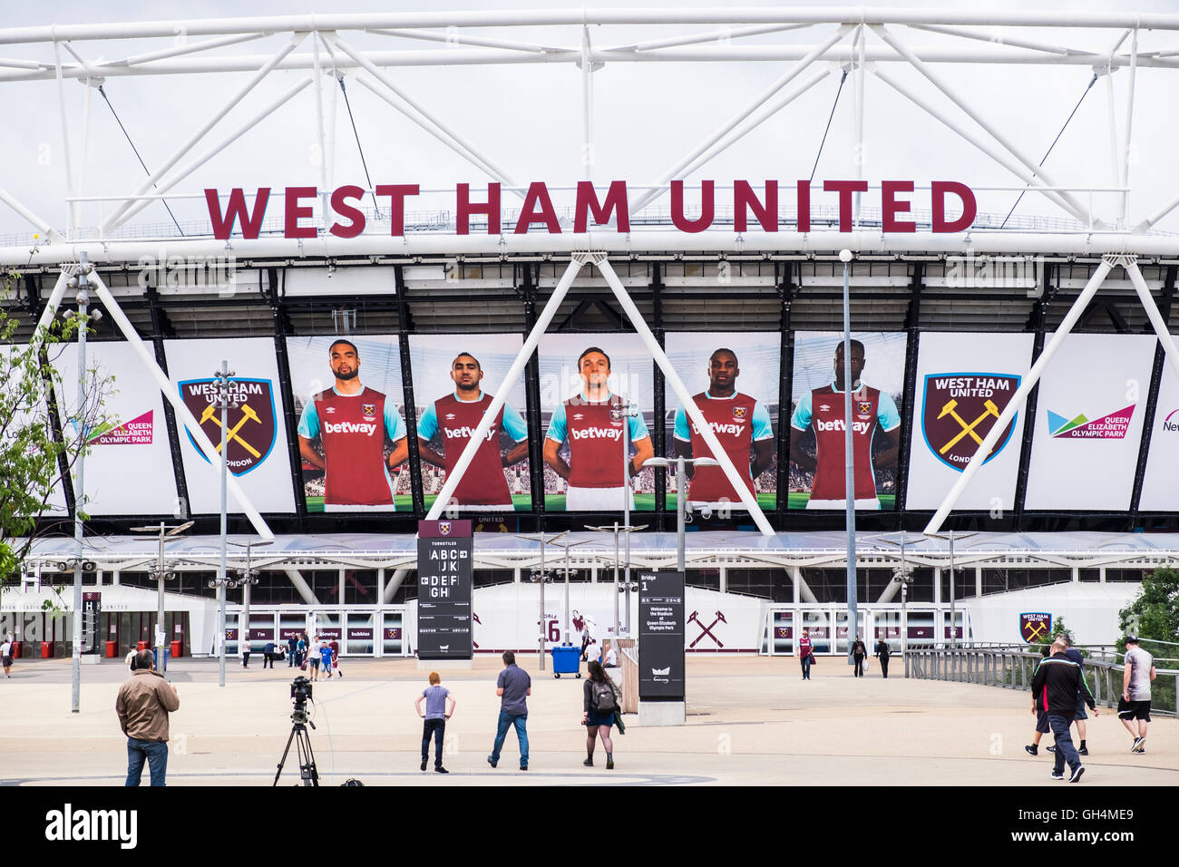London stadium football ground hi-res stock photography and images - Alamy