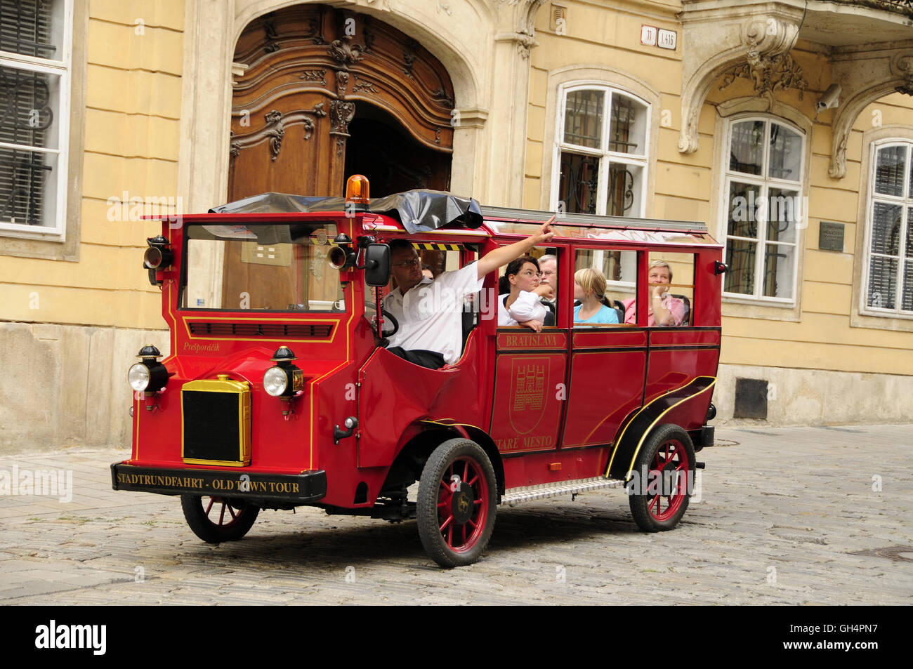 Nostalgic bus hi-res stock photography and images - Alamy