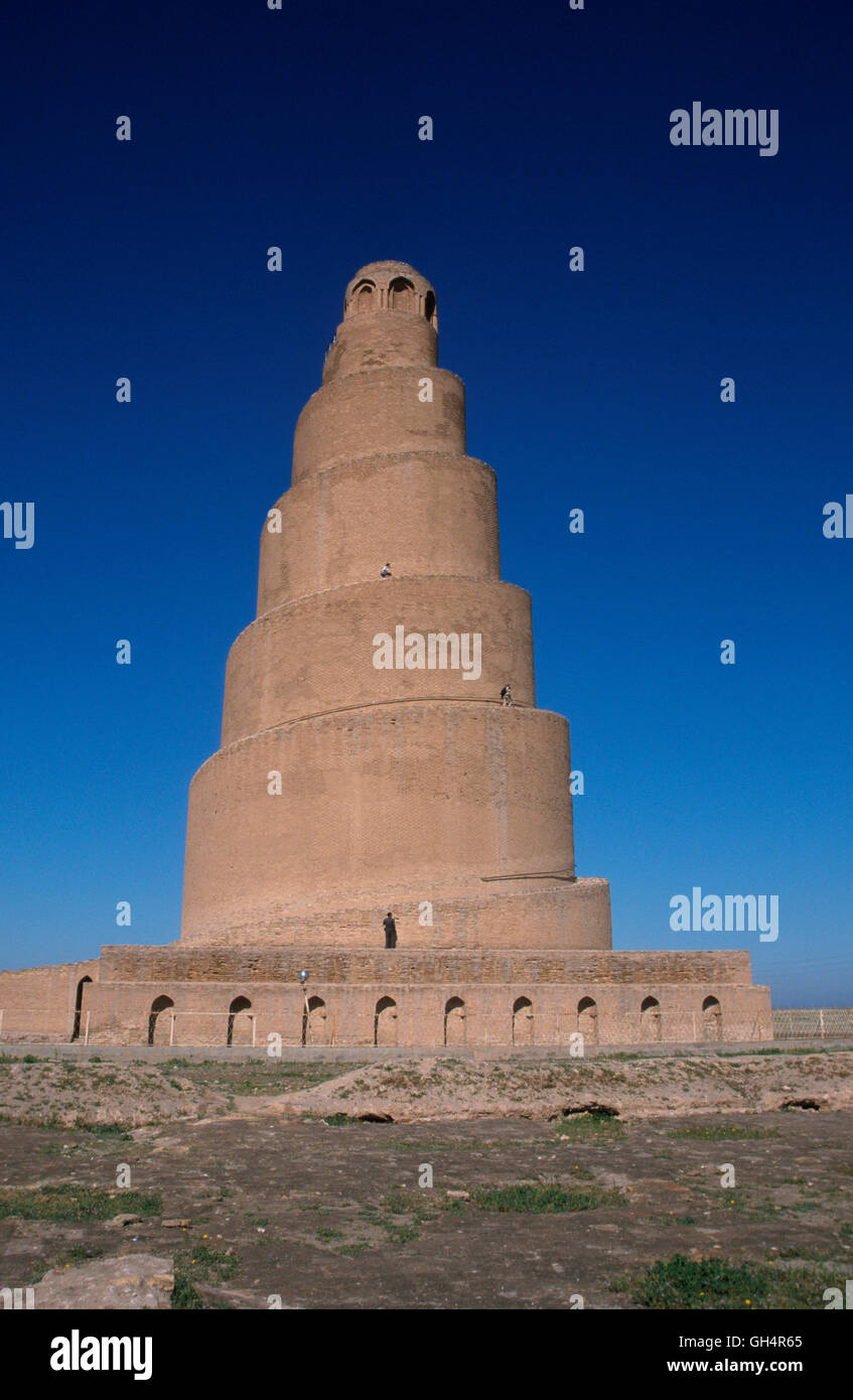 Samarra mosque spiral tower hi-res stock photography and images - Alamy