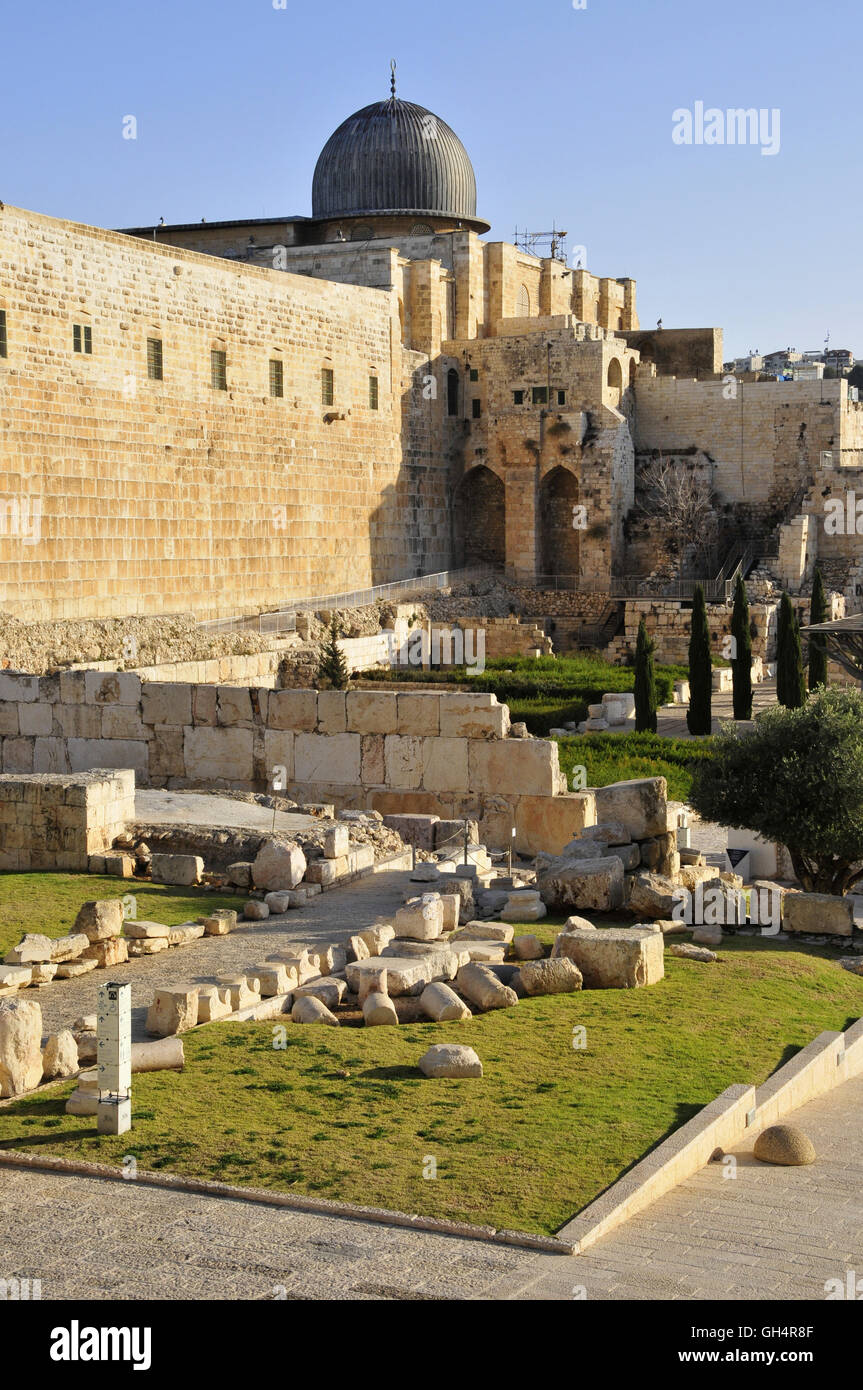 Al aqsa mosque exterior hi-res stock photography and images - Alamy