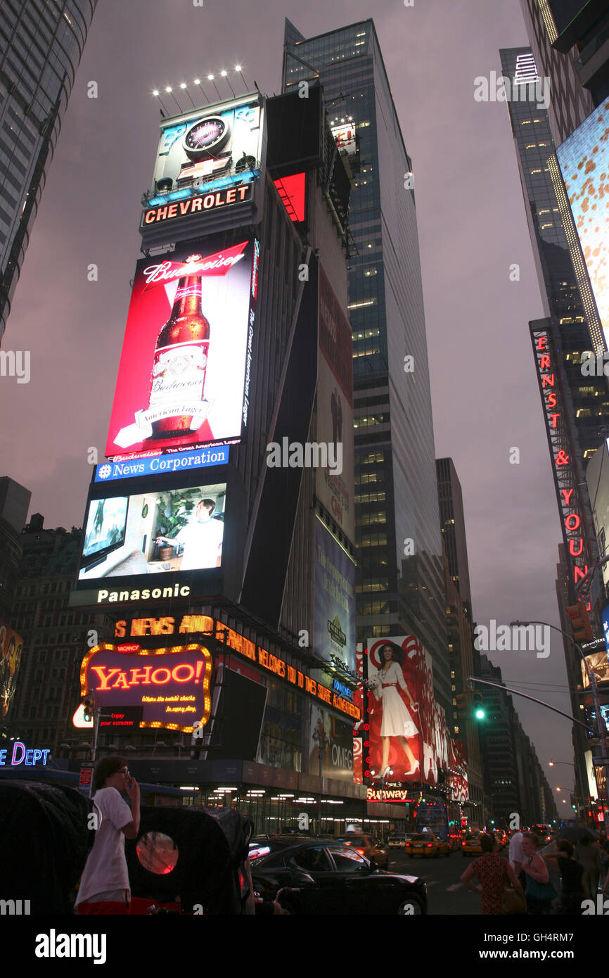 Broadway sign at night hi-res stock photography and images - Alamy