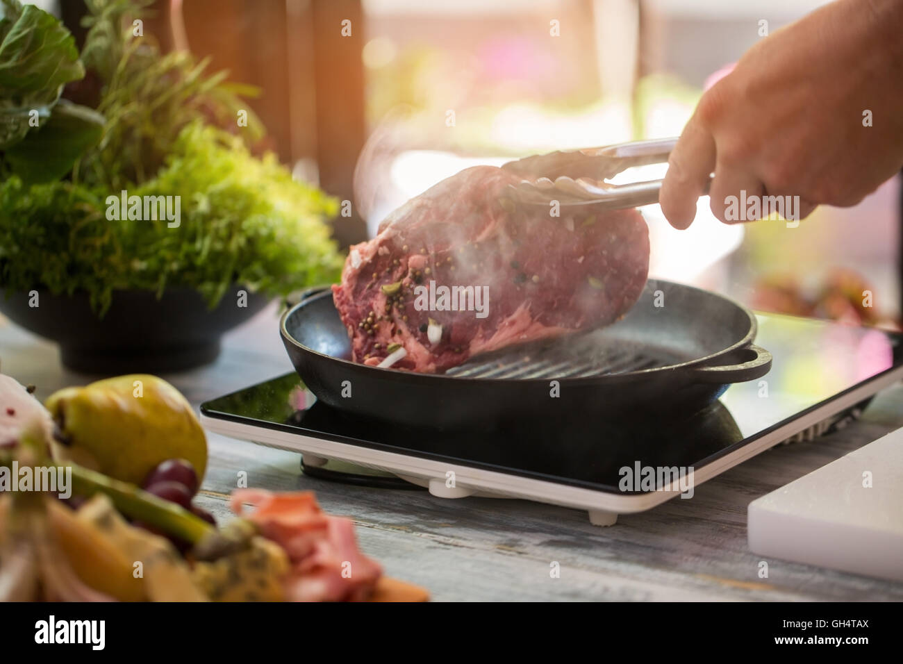 Hand the meat hi-res stock photography and images - Alamy