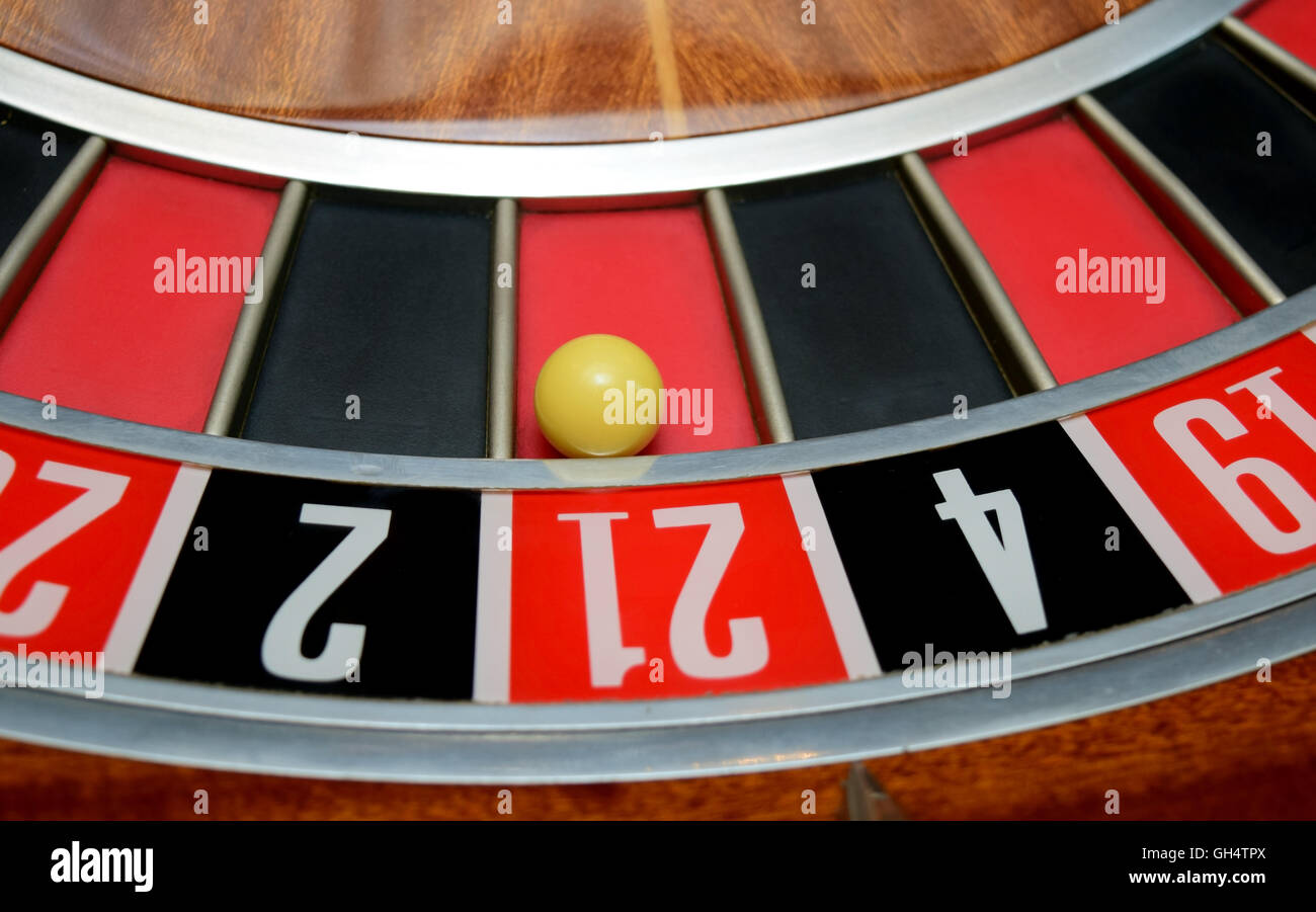 ball in winning number twenty one at roulette wheel Stock Photo - Alamy