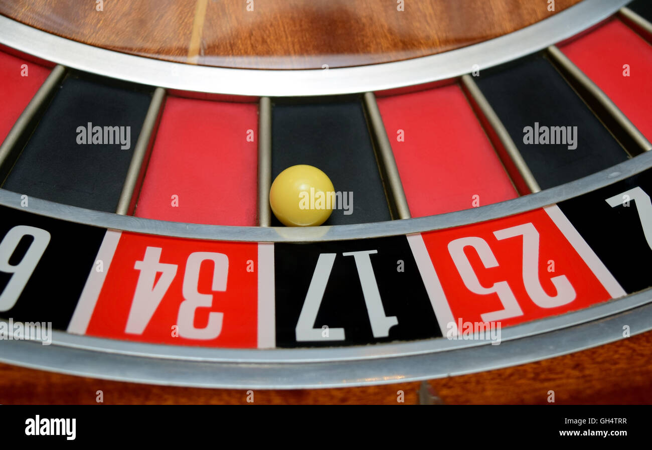 ball in winning nunber seventeen at roulette wheel Stock Photo - Alamy