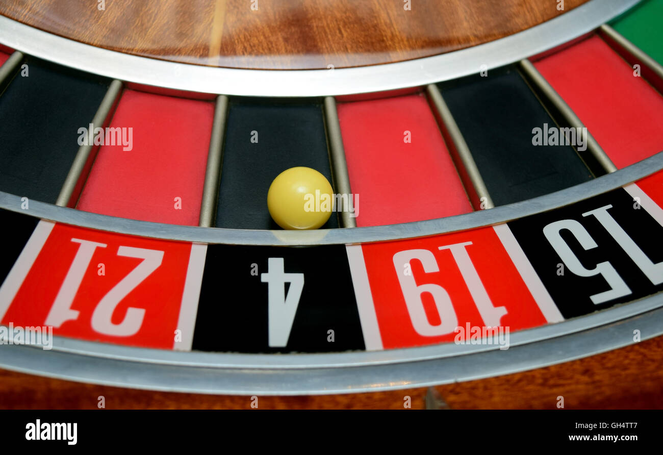 ball in winning number four at roulette wheel Stock Photo - Alamy