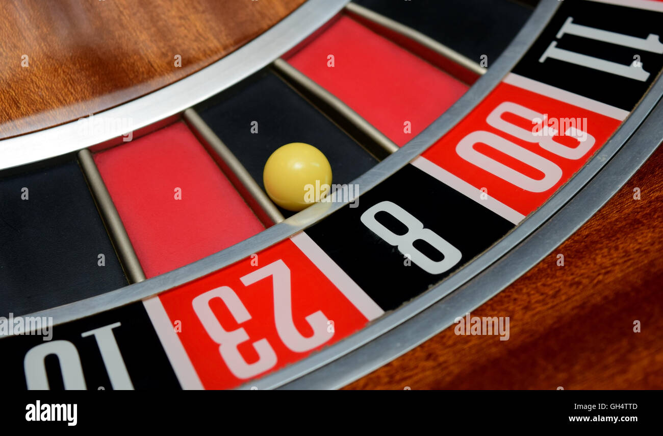 ball in winning number eight at roulette wheel Stock Photo - Alamy