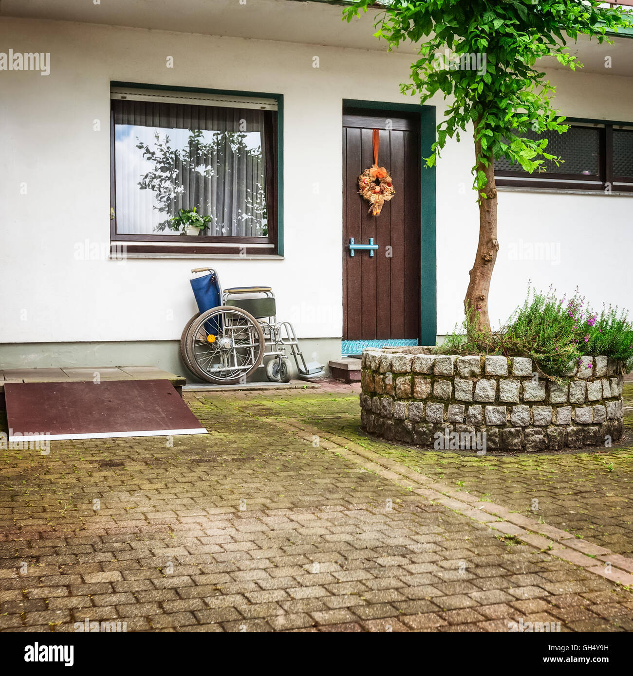 Wheelchair ramp house hi-res stock photography and images - Alamy
