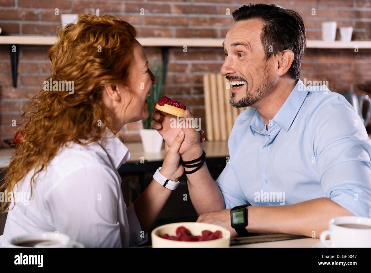 Man Feeding Woman Stock Photos & Man Feeding Woman Stock Images - Alamy