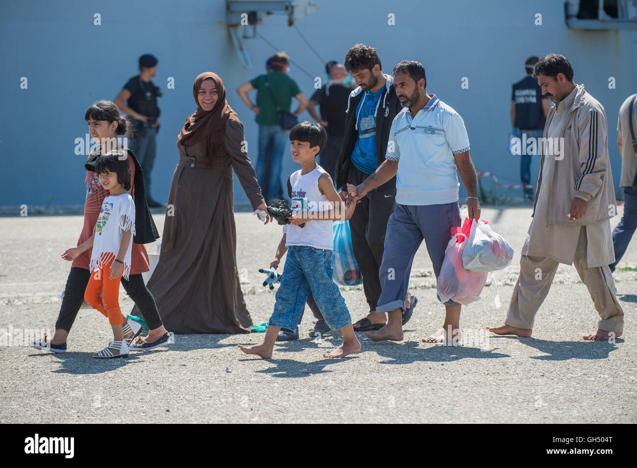 Corigliano Calabro, Italy. 31st July, 2016. A Pakistani family during ...