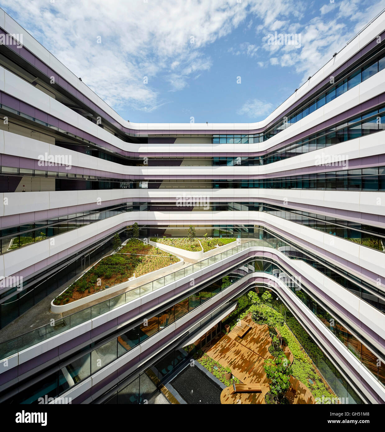 Elevated courtyard garden hi-res stock photography and images - Alamy