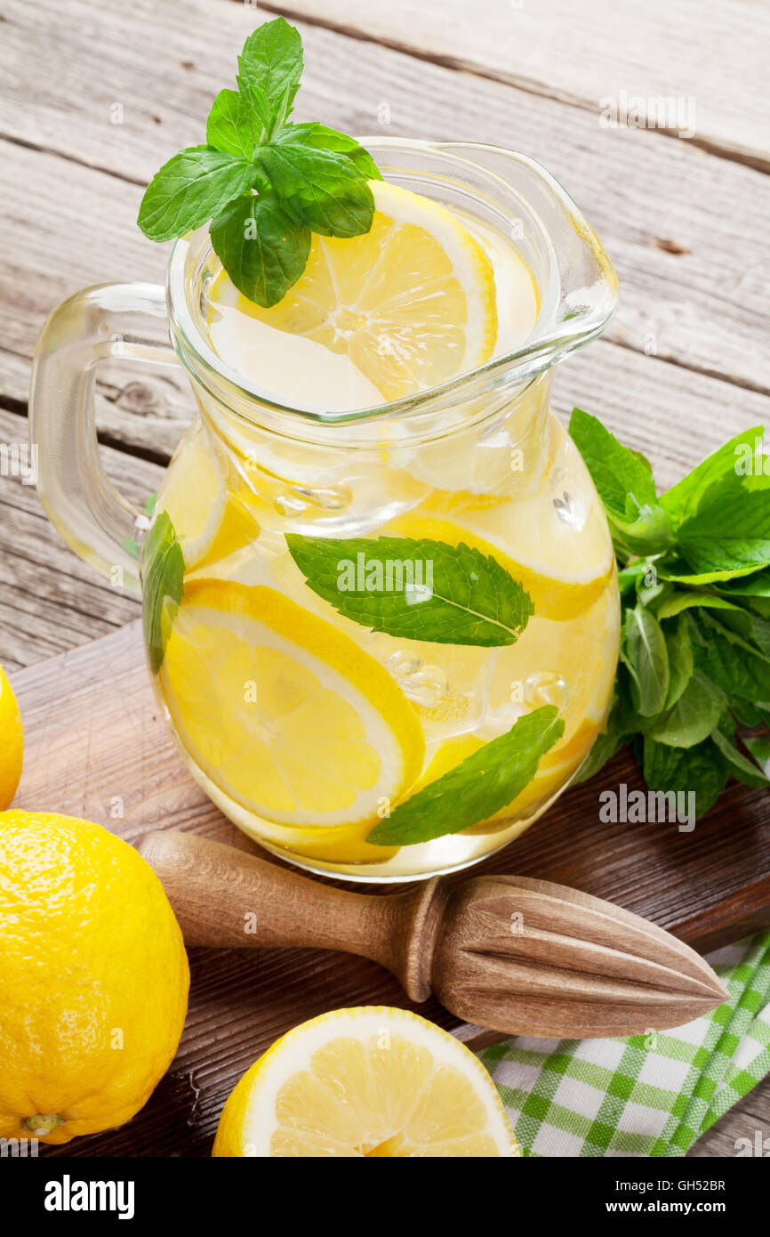Lemonade pitcher hi-res stock photography and images - Alamy