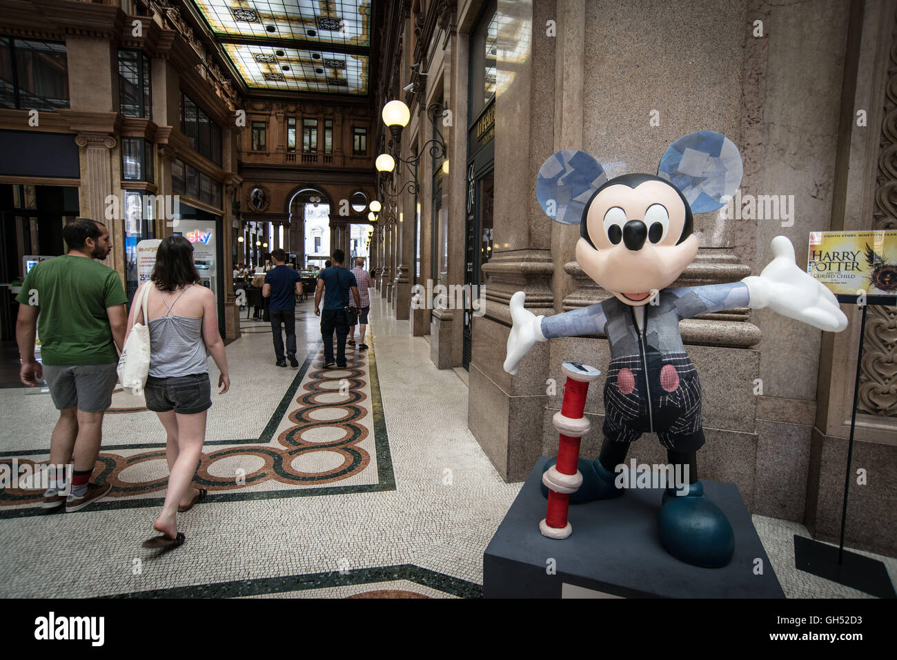 Statues walt disney mickey mouse hi-res stock photography and images ...