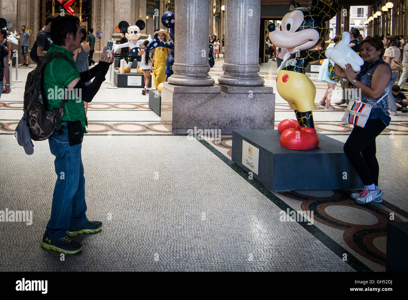 Statues walt disney mickey mouse hi-res stock photography and images ...