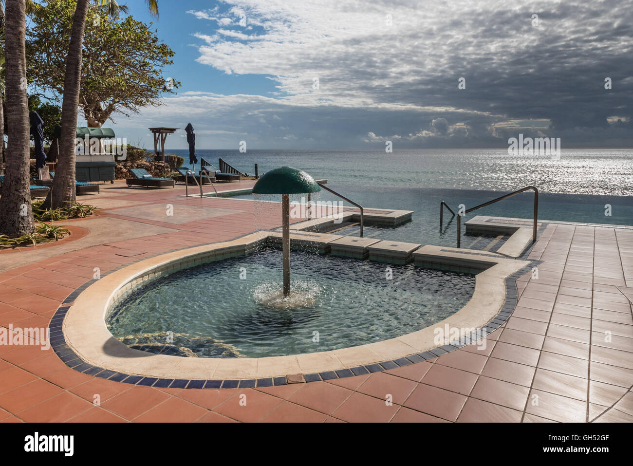 Infinity fountain hi-res stock photography and images - Alamy