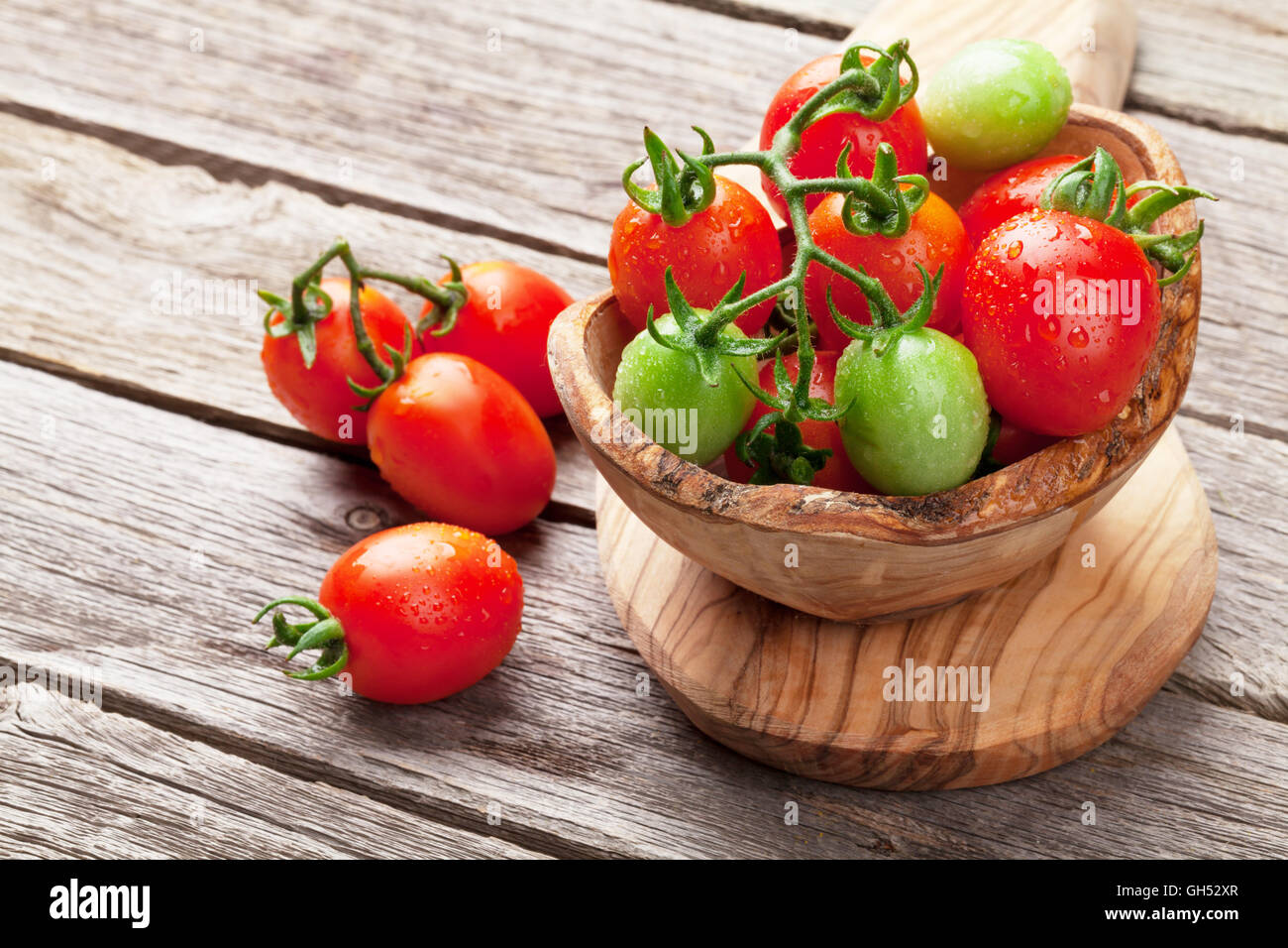 Small cherry tomatoes in water hi-res stock photography and images - Alamy