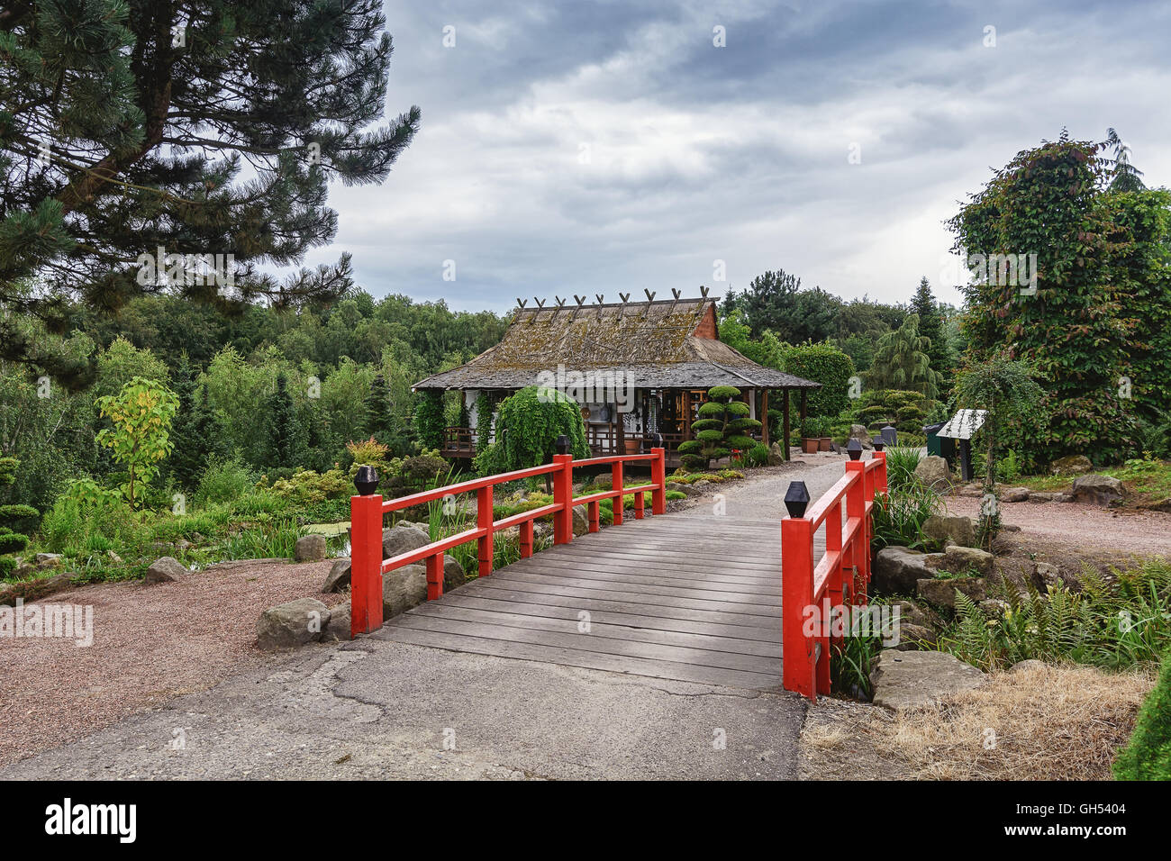 Japanese style bridge hi-res stock photography and images - Alamy