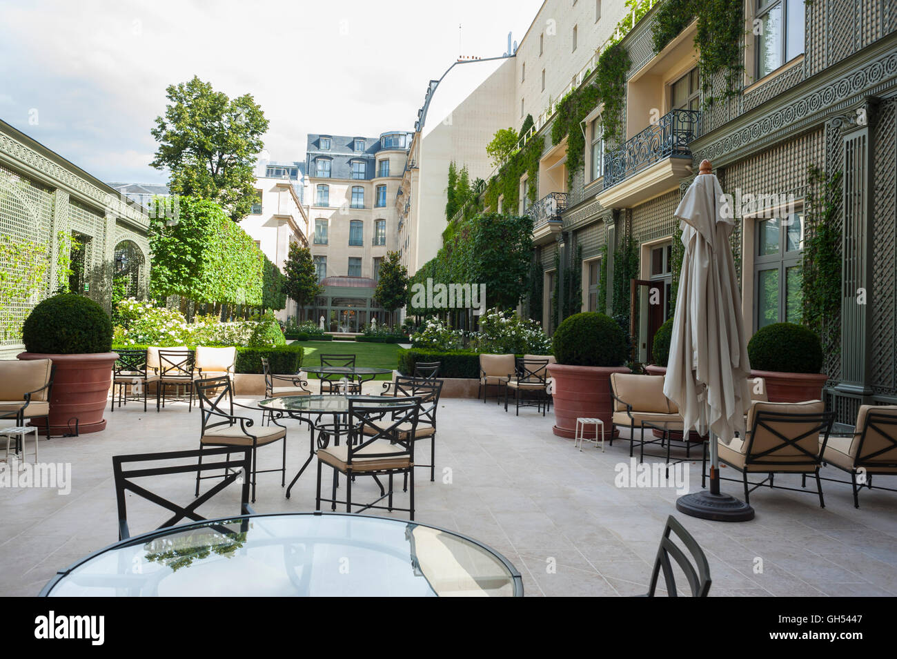 Ritz hotel paris garden terrace hi-res stock photography and images - Alamy