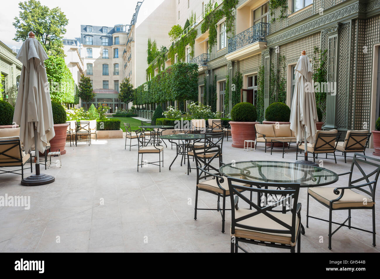 The ritz paris exterior hi-res stock photography and images - Alamy
