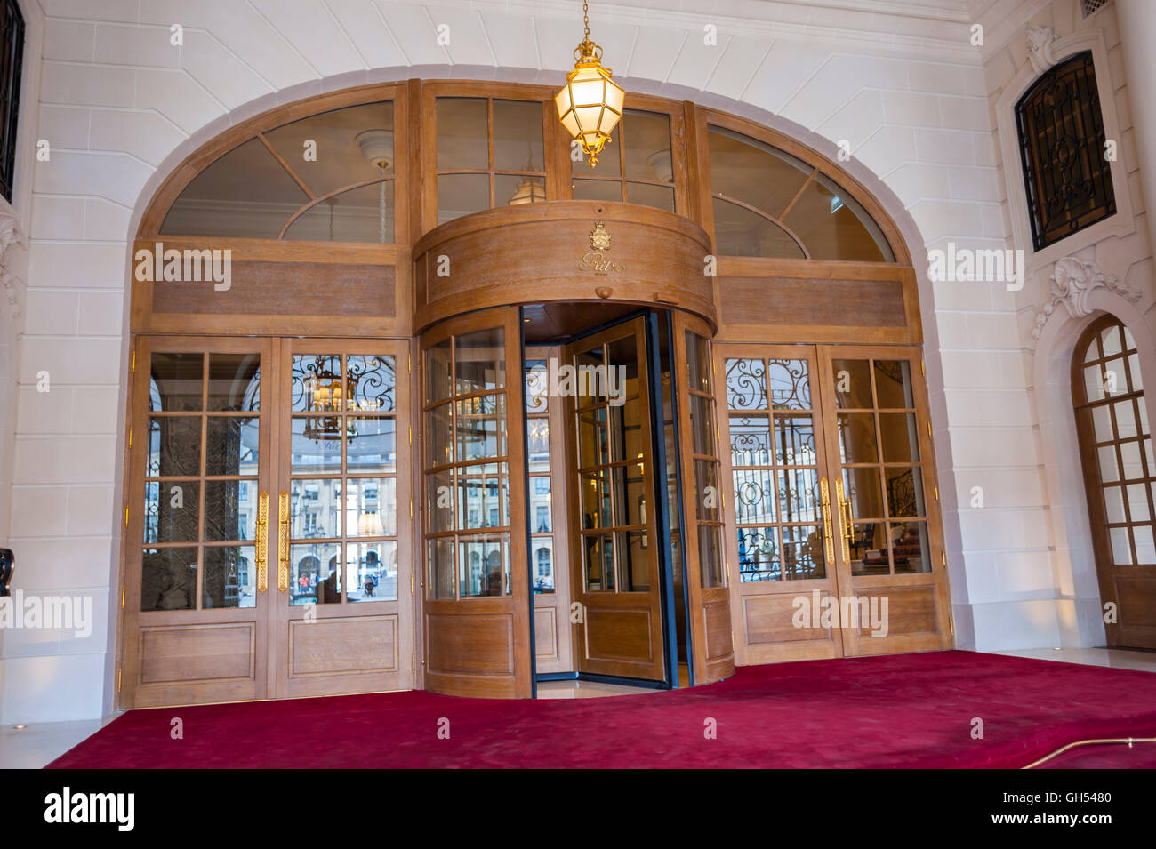 Ritz paris entrance hi-res stock photography and images - Alamy