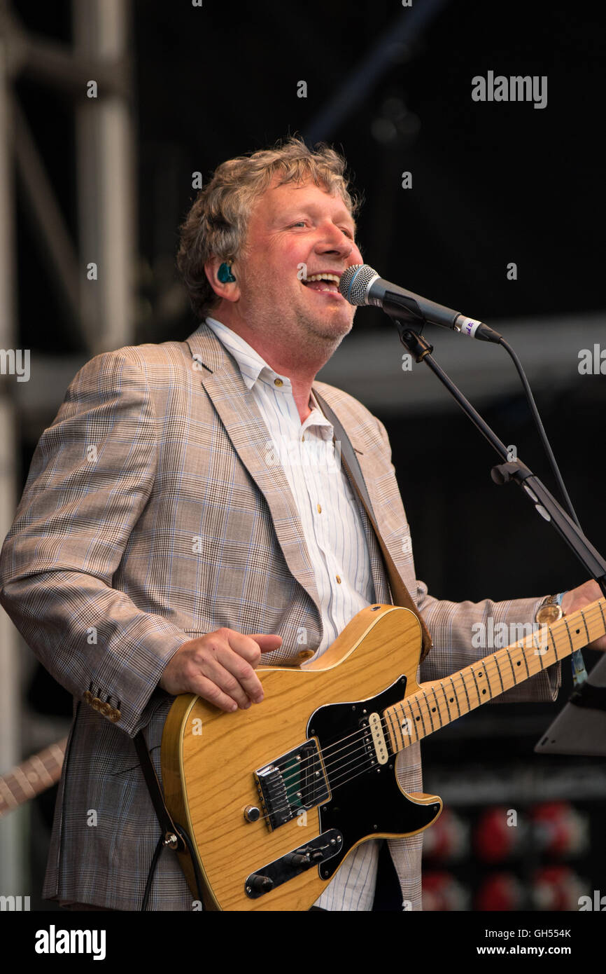 Squeeze band hi-res stock photography and images - Alamy