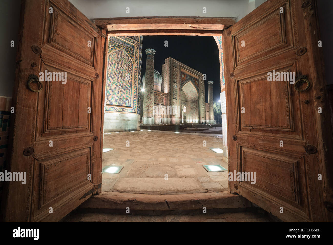 Samarkand registan door hi-res stock photography and images - Alamy