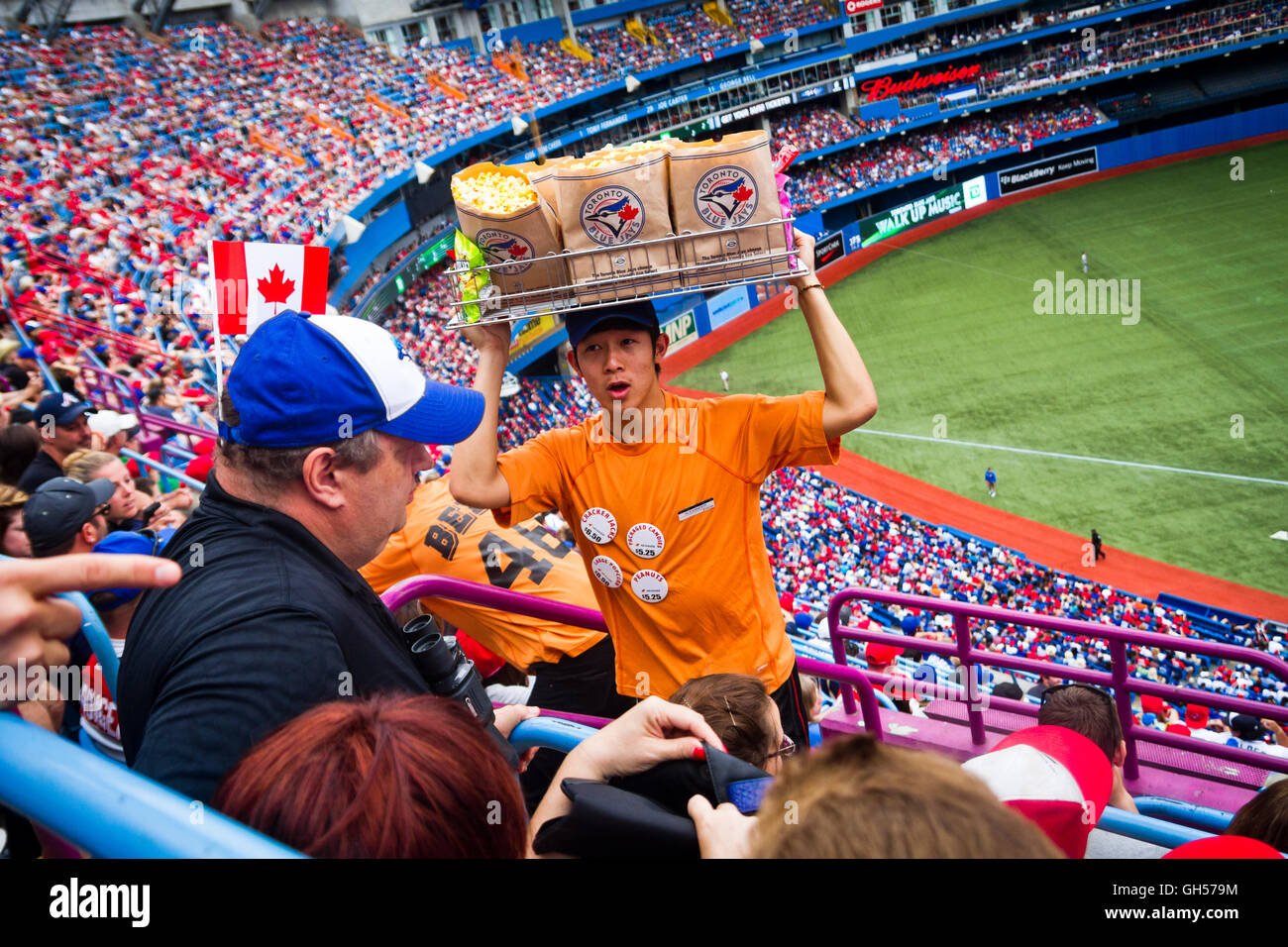 Vendor popcorn stadium hi-res stock photography and images - Alamy