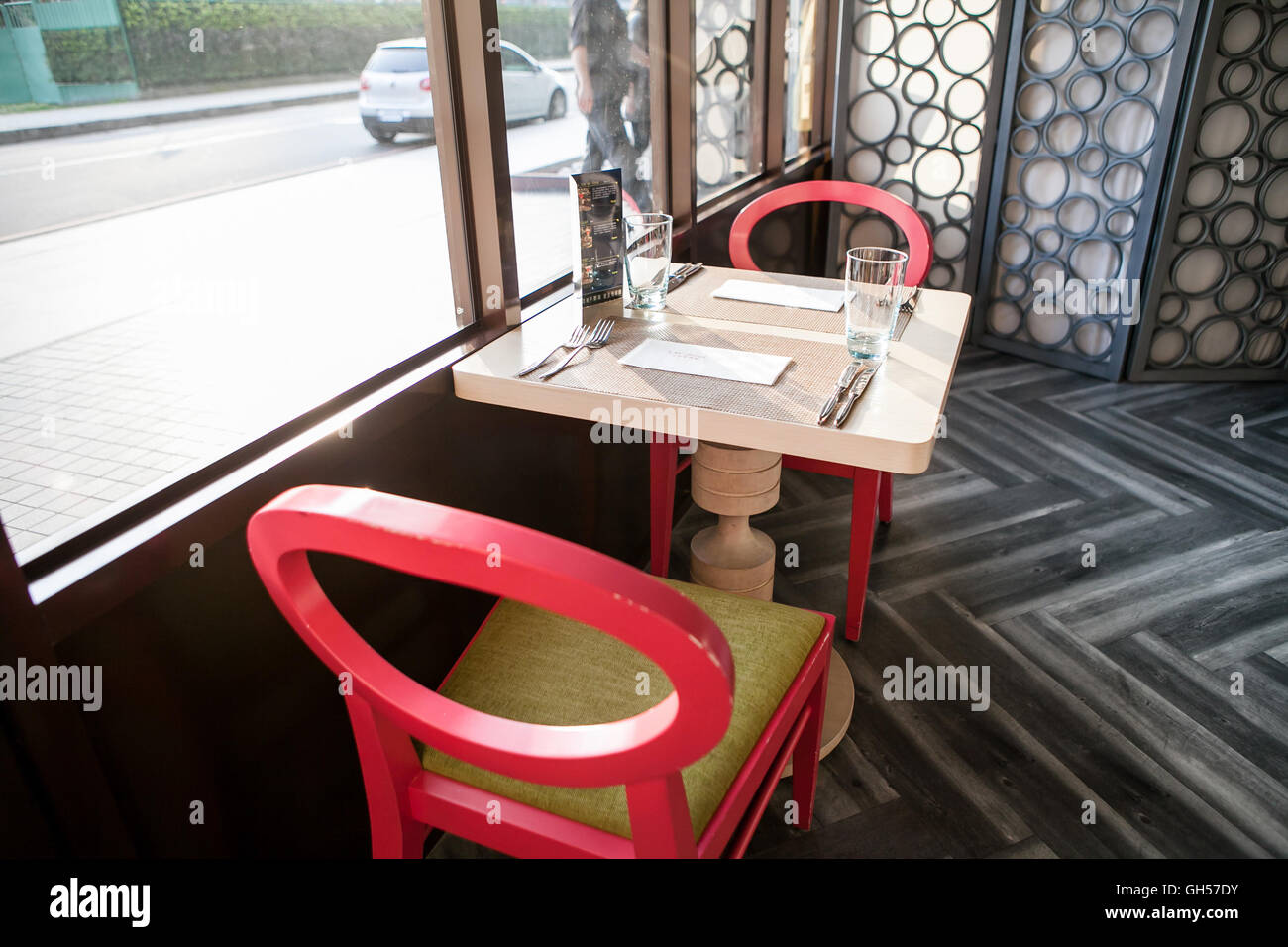 Le mu RELAX French dining pub Stock Photo - Alamy