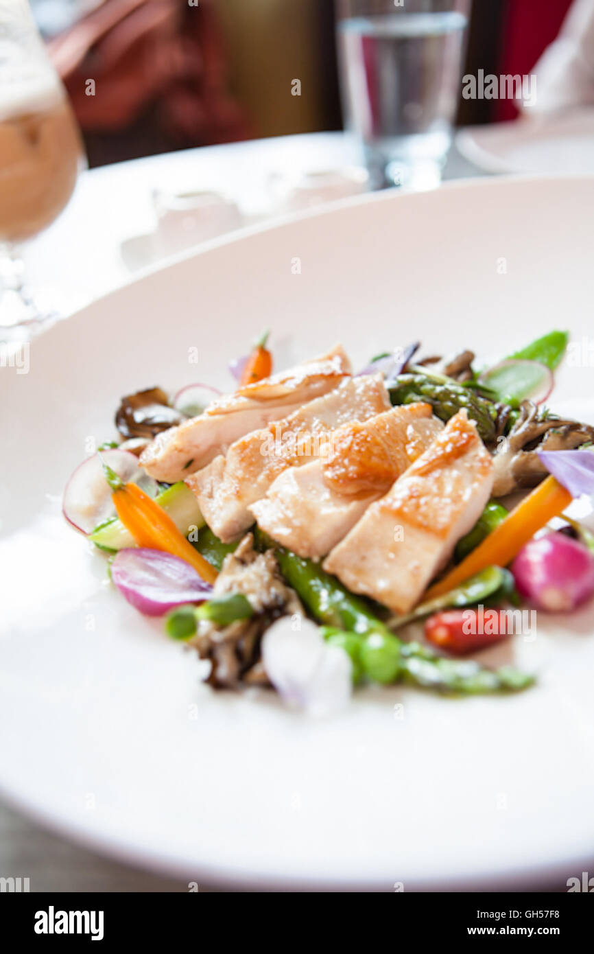 Le mu RELAX French dining pub Stock Photo - Alamy