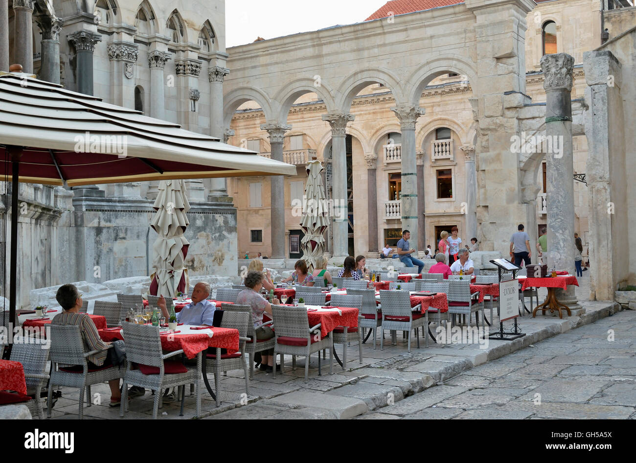 Peristyle Court High Resolution Stock Photography and Images - Alamy