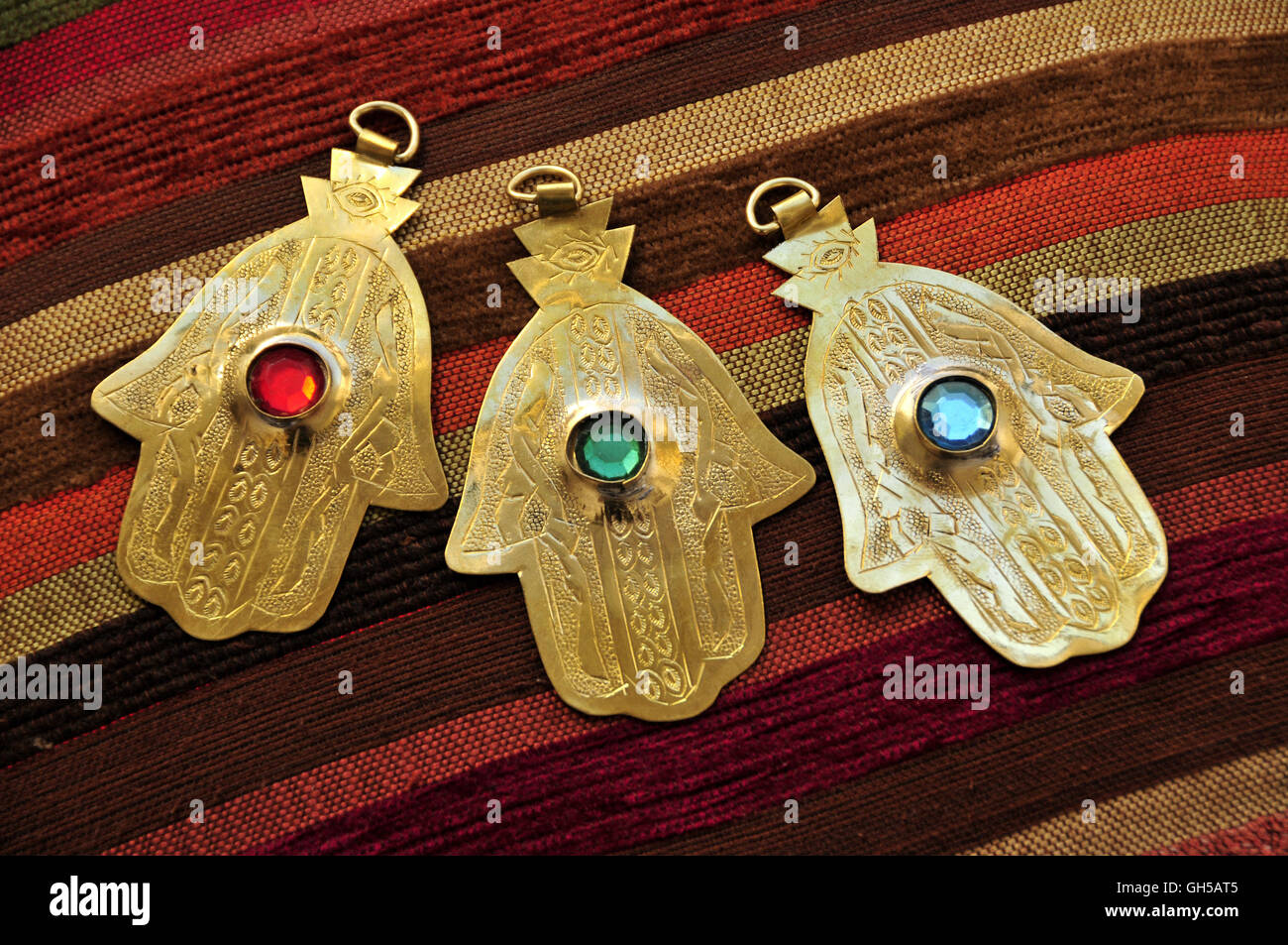 Trait square hi-res stock photography and images - Alamy