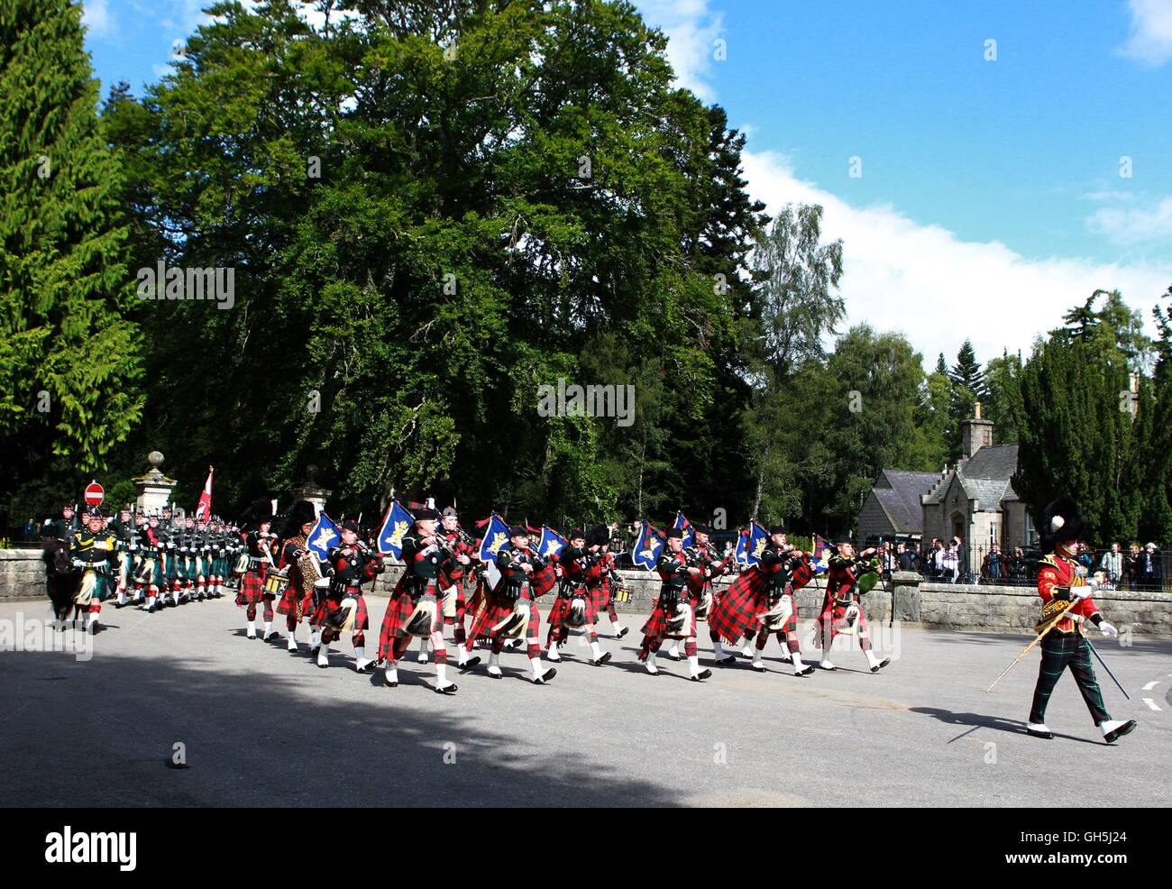 Inspecting 2nd battalion royal highland fusiliers royal regiment ...