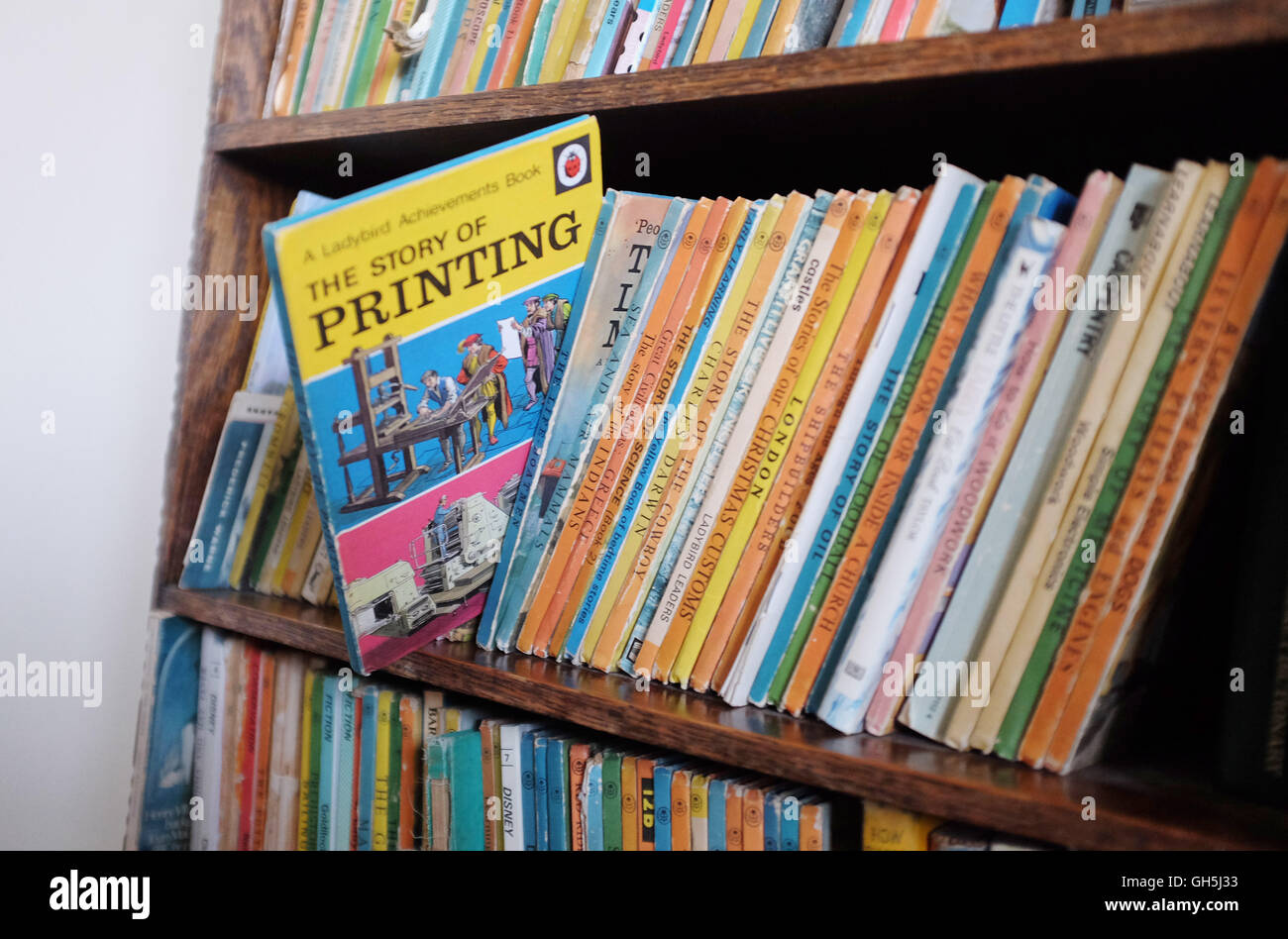 Bookshelf full of Ladybird books for children Stock Photo - Alamy