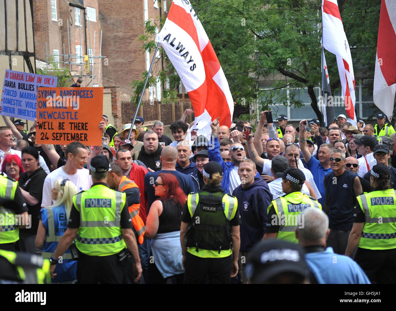 Far right group edl english defence league gather hi-res stock ...