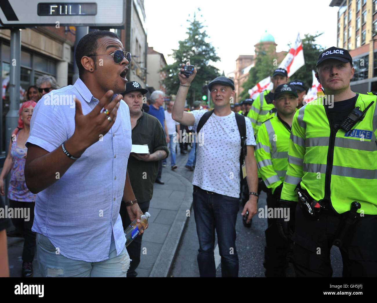 Members of the public retaliate to protesters from the far-right group ...