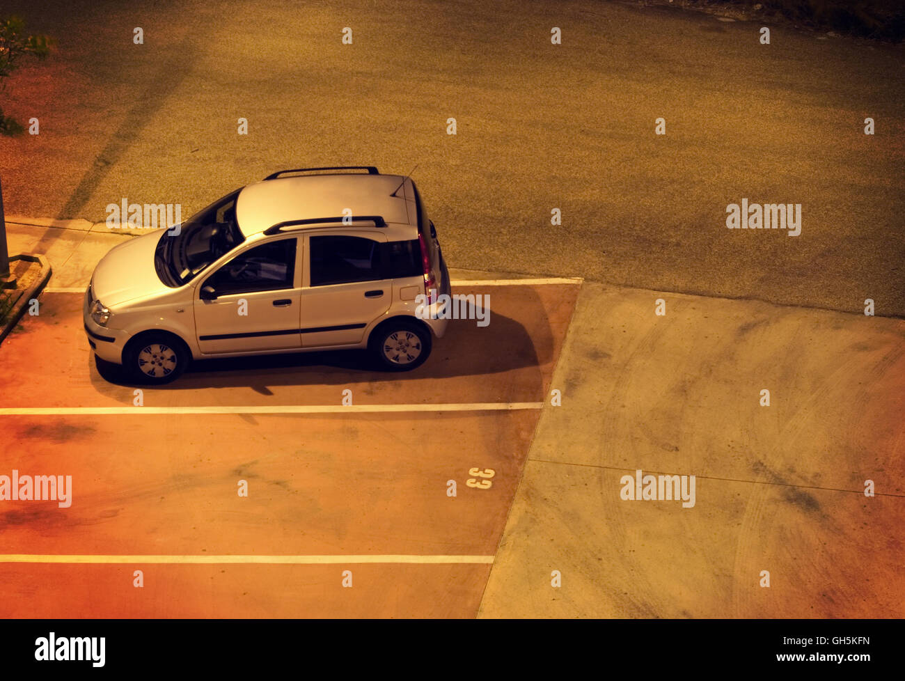 Night car parking hi-res stock photography and images - Alamy