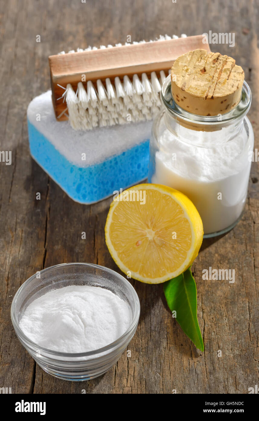 Baking soda, lemon, sponge for house cleaning Stock Photo - Alamy