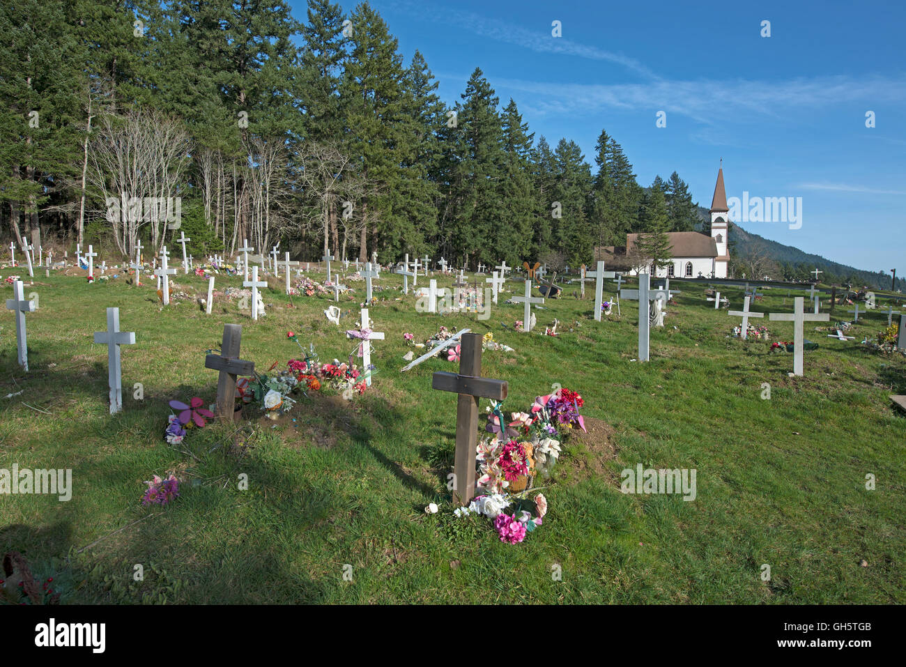 First nations cemetery hi-res stock photography and images - Alamy