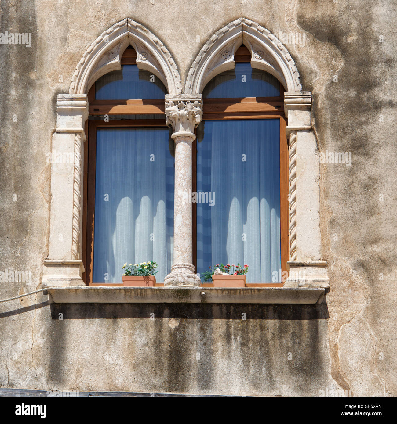 Venetian style windows hi-res stock photography and images - Alamy