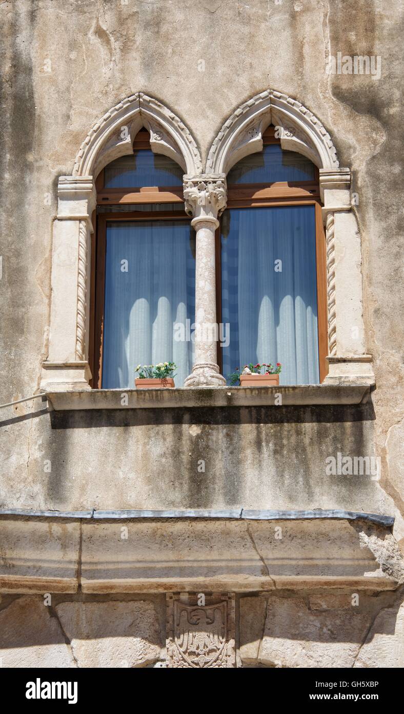 Venetian style windows hi-res stock photography and images - Alamy