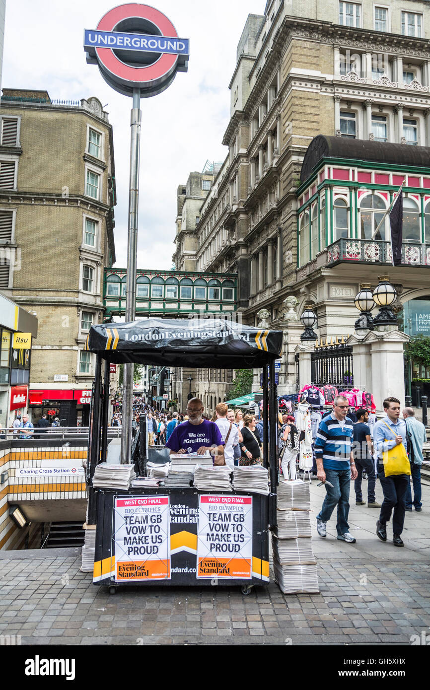 Newspaper kiosk booth newspapers hi-res stock photography and images ...