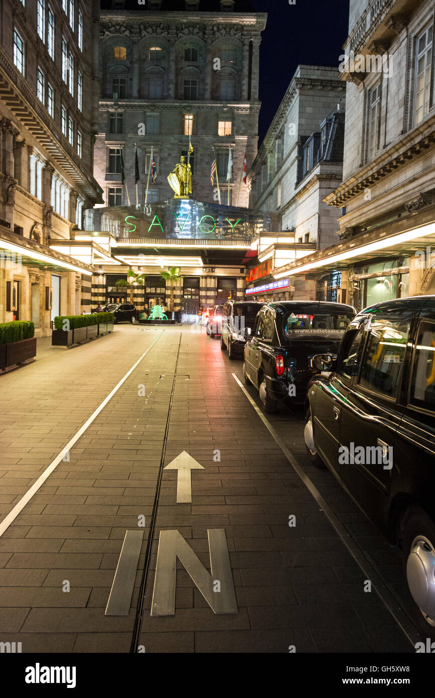 Savoy court hi-res stock photography and images - Alamy