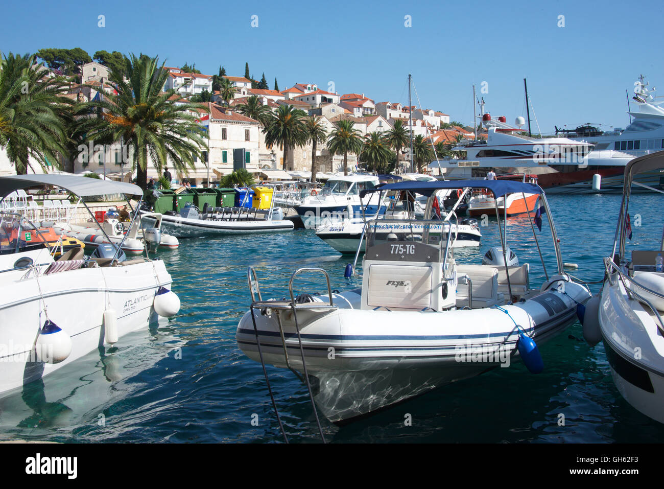 Pretty harbourside architecture hi-res stock photography and images - Alamy