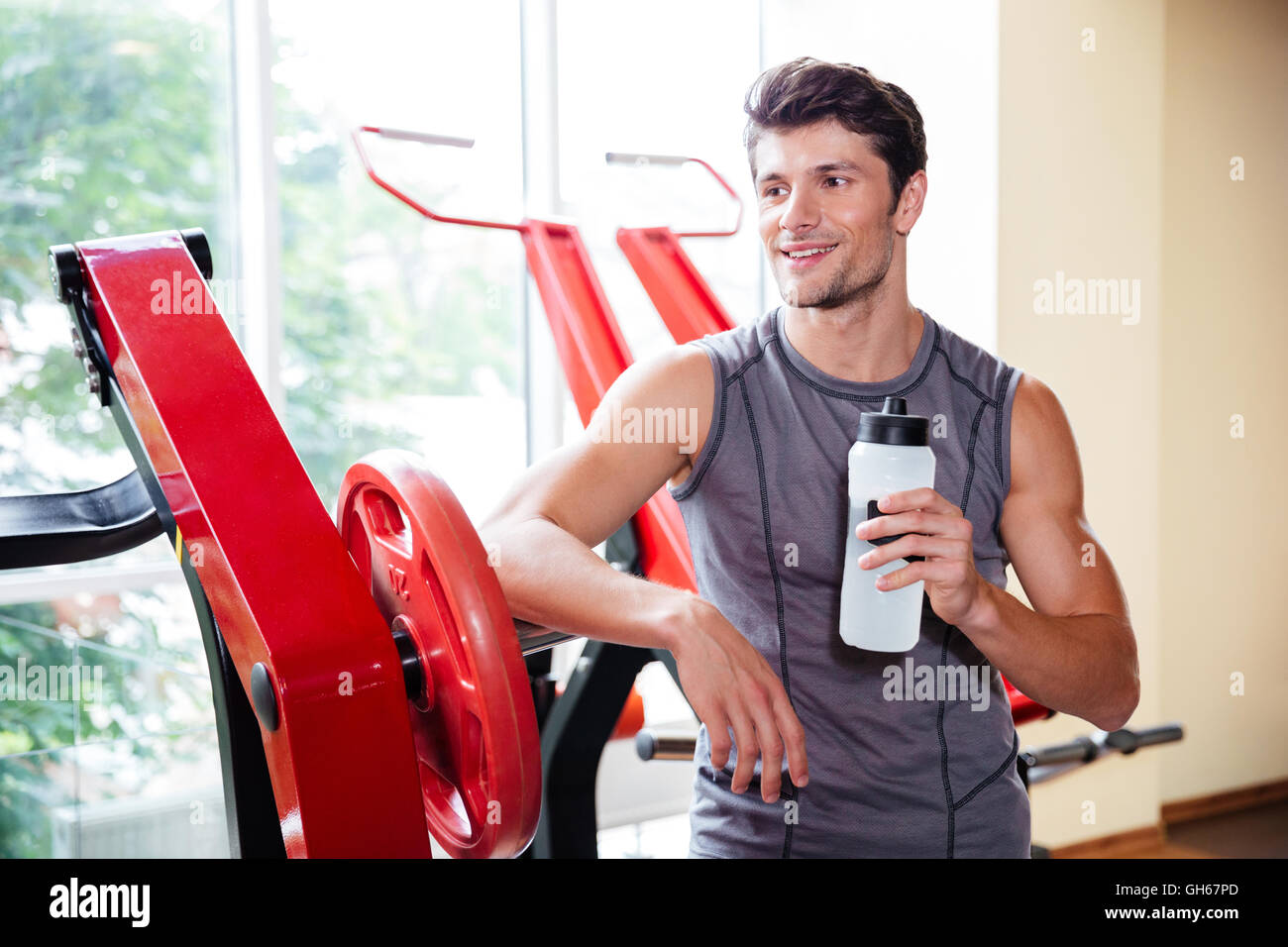 Bodybuilder resting holding water bottle hi-res stock photography and ...