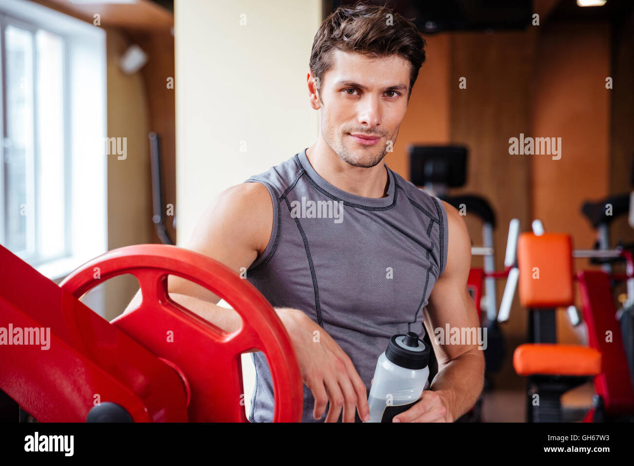 Bodybuilder resting holding water bottle hi-res stock photography and ...