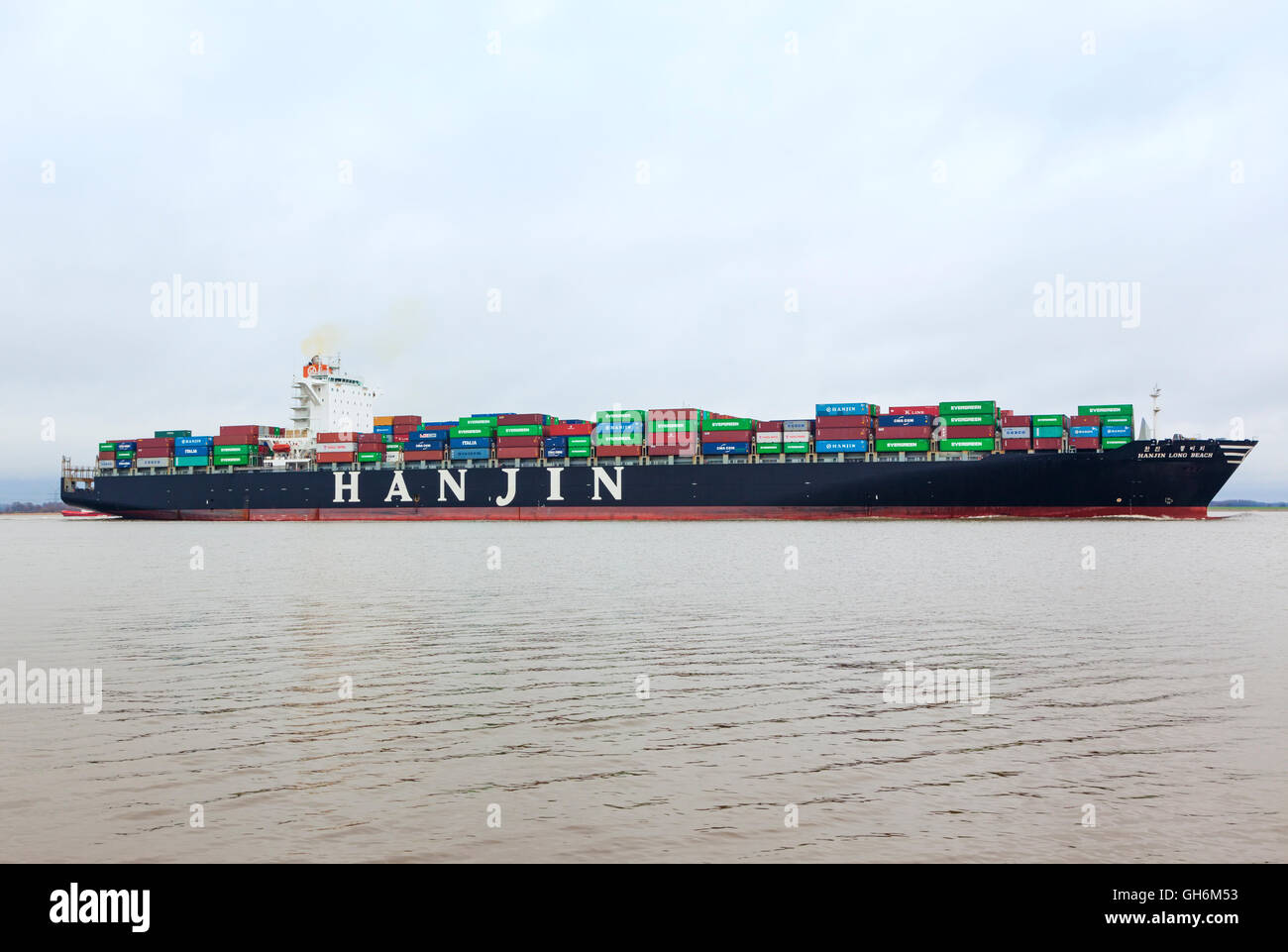 Shipping container on beach hi-res stock photography and images - Alamy