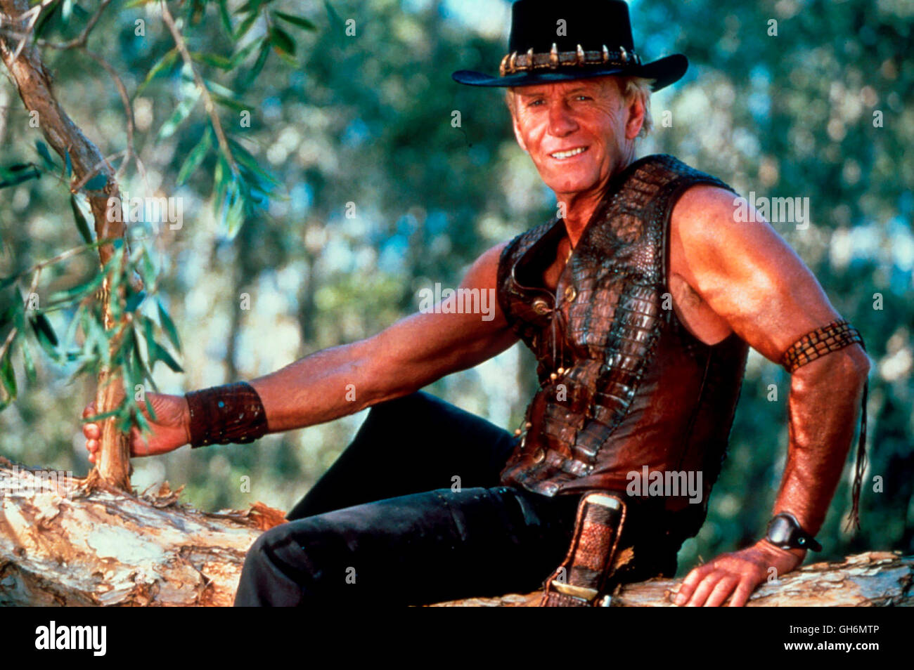 Paul hogan crocodile dundee in hi-res stock photography and images - Alamy