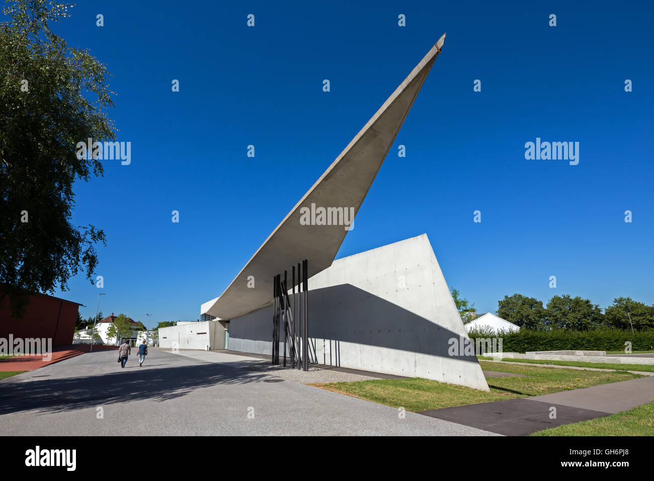 Fire Station by architect Zaha Hadid. Vitra Campus, Weil am Rhein ...