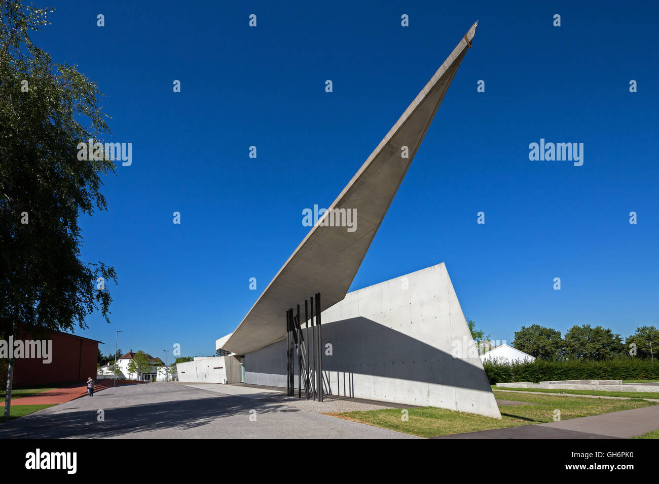 Fire Station by architect Zaha Hadid. Vitra Campus, Weil am Rhein ...